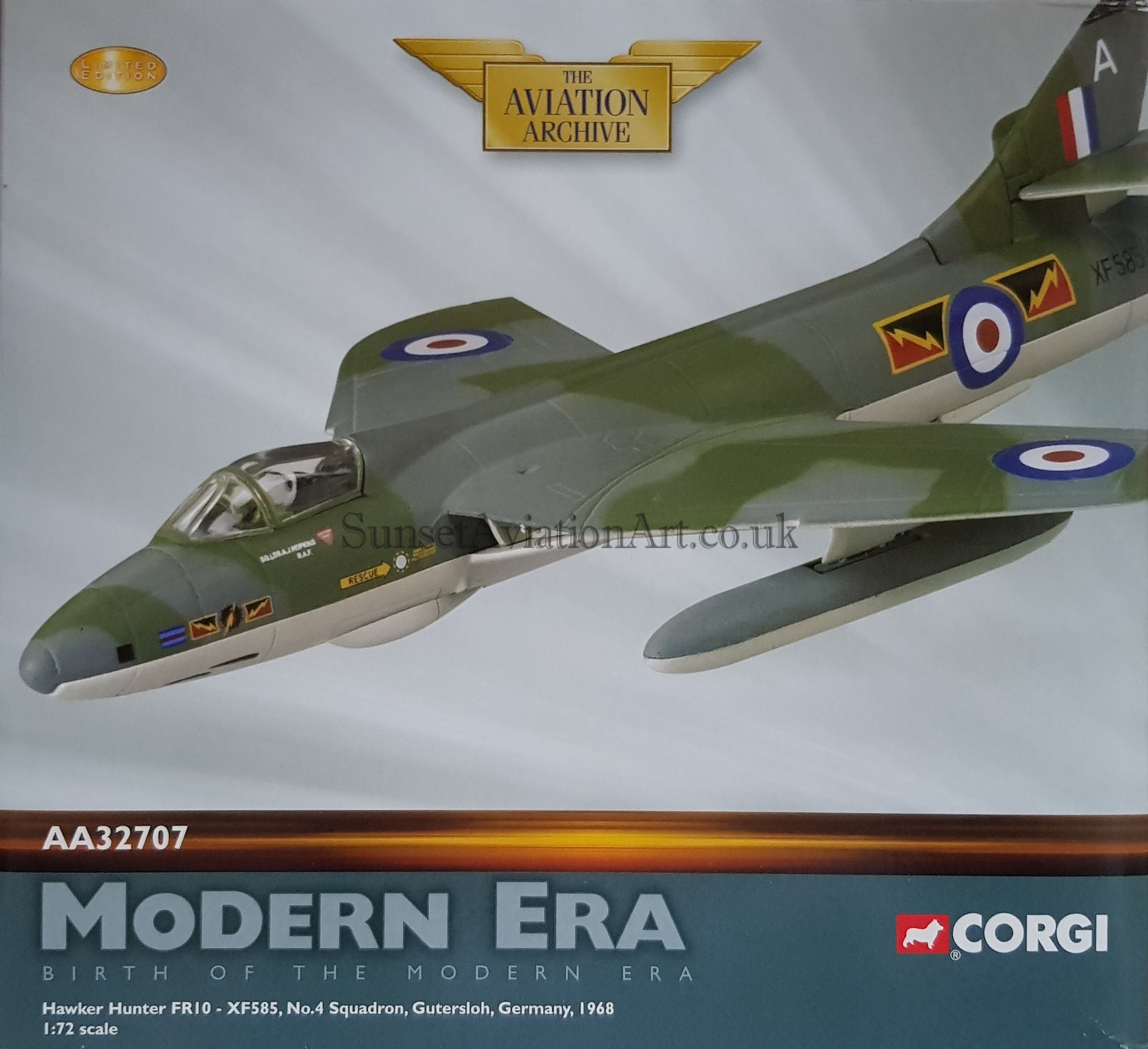 Corgi AA32707 Hunter FR10 XF 585 No 4 Sqn Gutersloh Germany